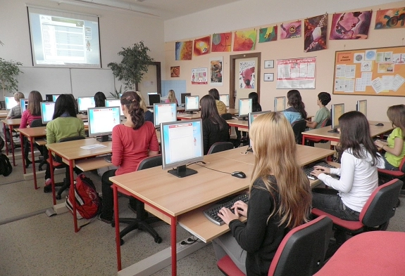 Masarykovo gymnázium Plzeň - Psaní na klávesnici všemi deseti prsty